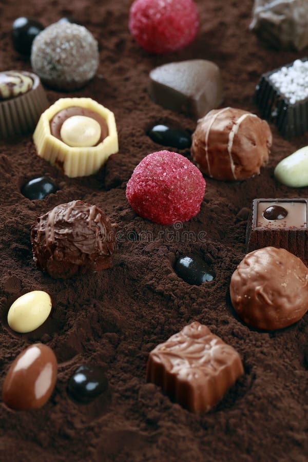 Sorte De Chocolat Sur Le Cacao Image stock - Image du dessert, fraise ...
