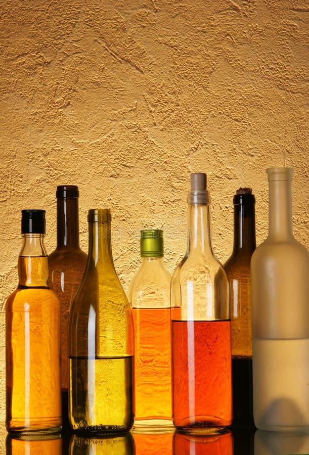 Sortea Las Botellas De Alcohol Foto de archivo - Imagen de brandy ...