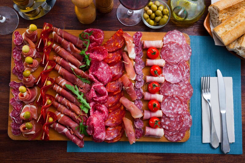 Sortering Av Korv Fuet Chorizo Jamon Arkivfoto - Bild av kött ...