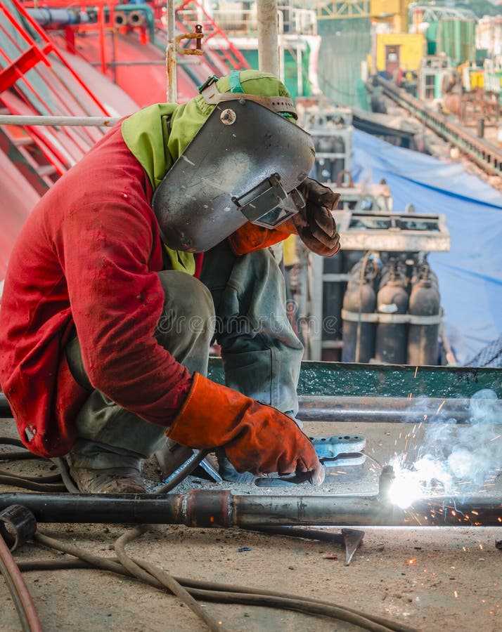 Ouvrier de chantier naval image stock. Image of masque - 1619213