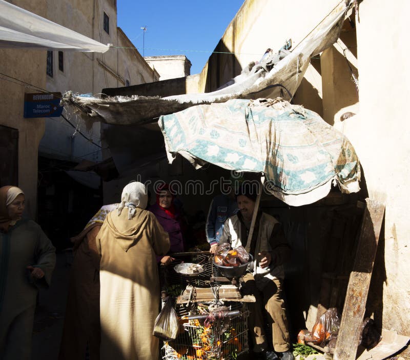 Souk de Fes photo éditorial. Image du gens, rues, maroc - 37527351