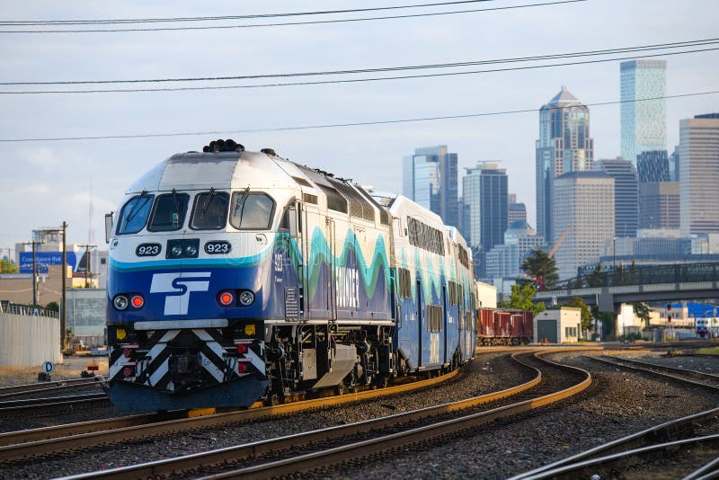 Sound Transit Commuter Train Approaches Downtown Seattle Editorial ...