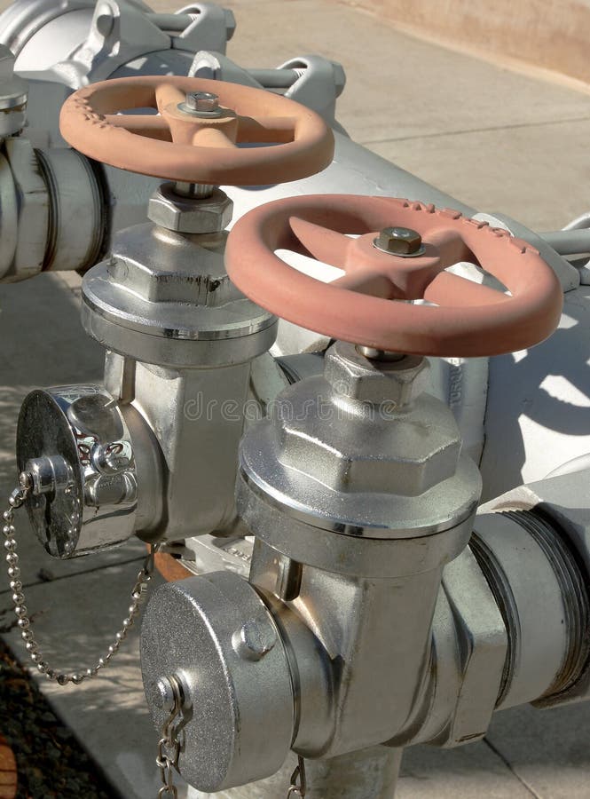 Soupapes de Firehose image stock. Image du soupapes, rotation - 7151703