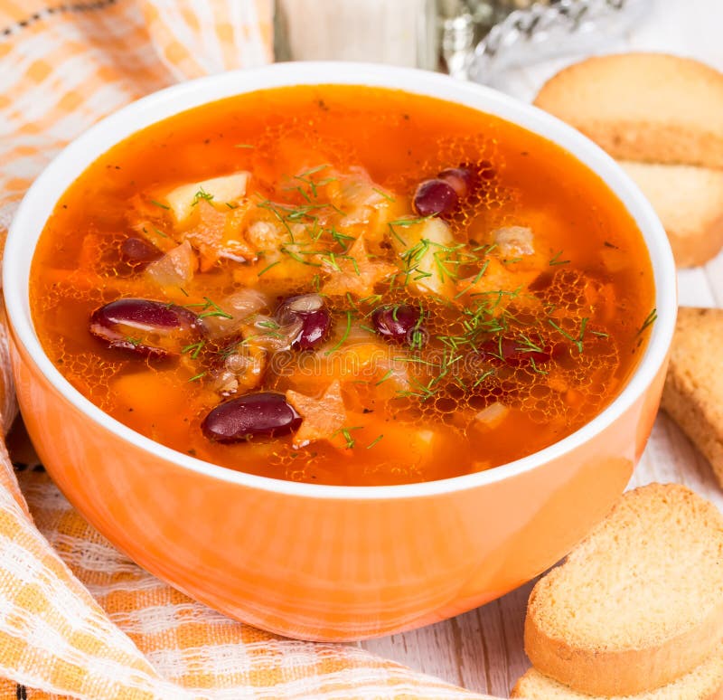 Soupe Avec Les Haricots Rouges Et Les Carottes Image stock - Image du ...