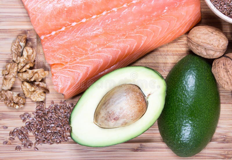 Sources of Omega 3 Fatty Acids: Flaxseeds, Avocado, Salmon and Walnuts ...