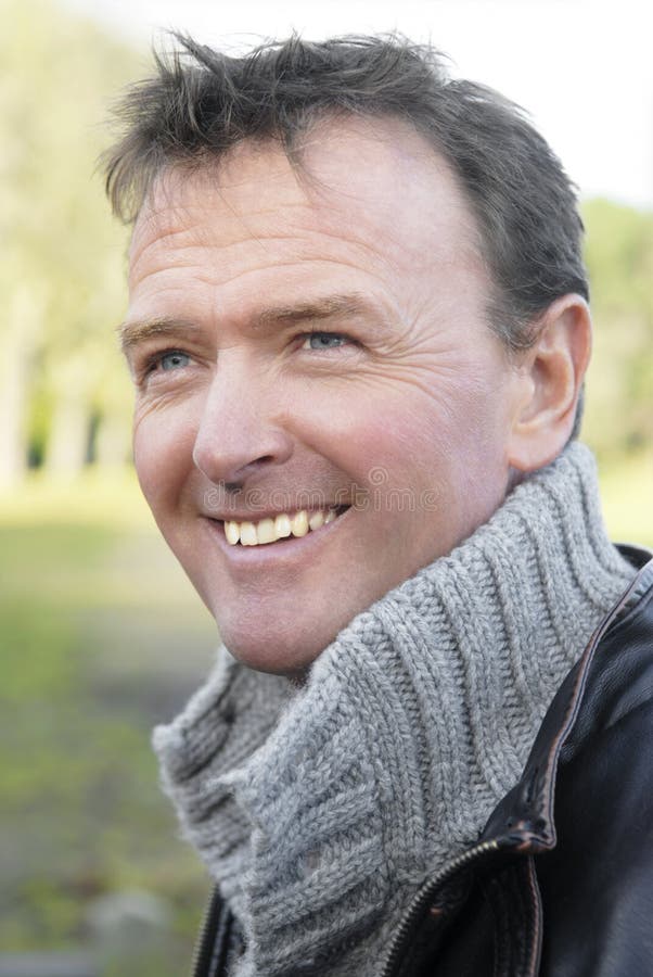 Sourire beau d'homme photo stock. Image du details, heureux - 16705734