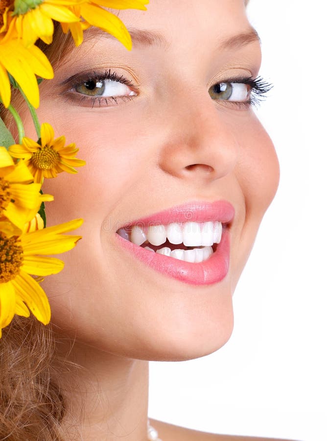 Sourire de femme photo stock. Image du skincare, fleur - 4942004