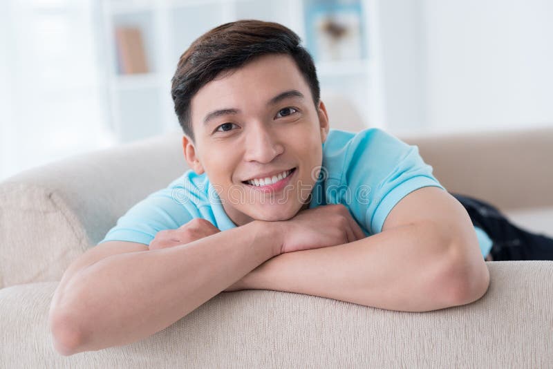 Sourire gentil image stock. Image of visage, personne - 31998985