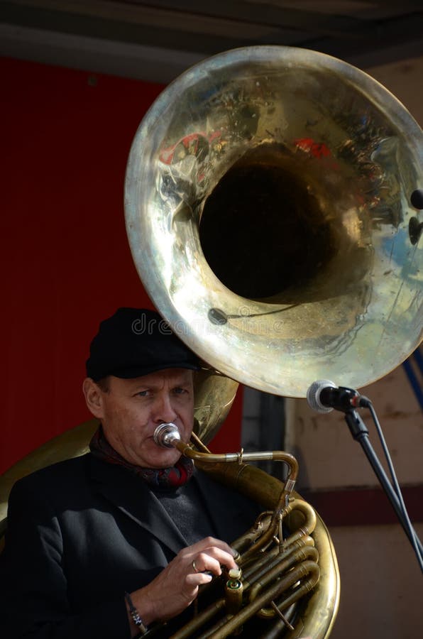 Sousaphone player editorial stock image. Image of brass - 28064699