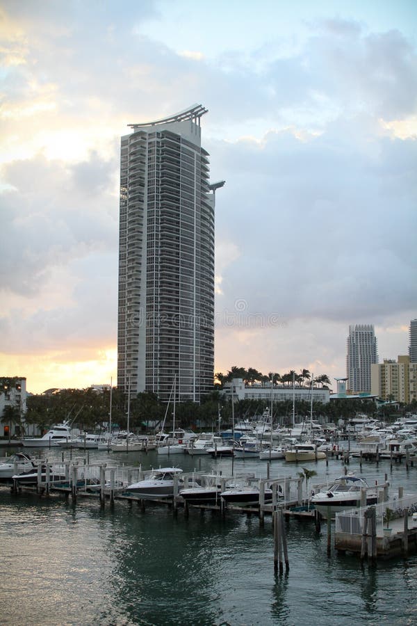 South Beach Building 1 stock photo. Image of city, miami - 16800046