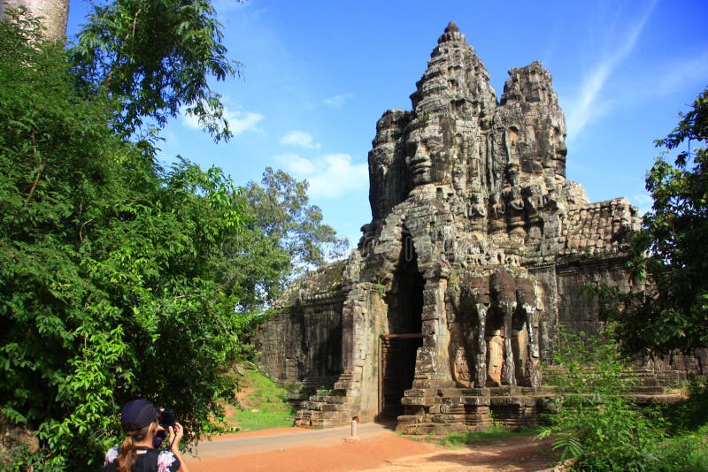South Gate, Angkor Thom, Cambodia Editorial Image - Image of jungle ...