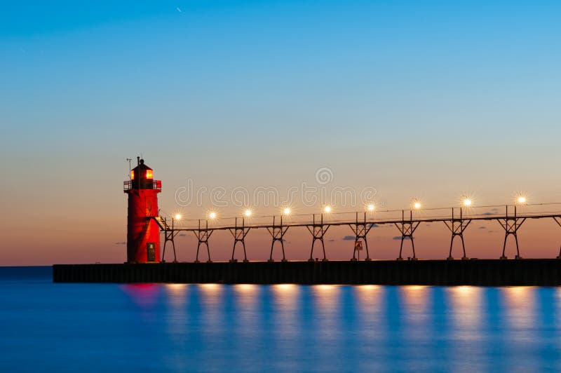 South Haven South Pierhead Lighthouse Stock Photo - Image of skies, michigan: 6877872