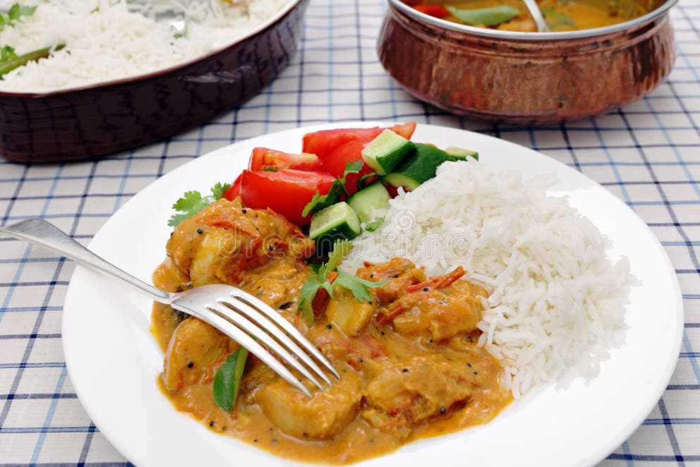 South Indian Chicken Curry Table Stock Photo - Image of leaves, serving ...