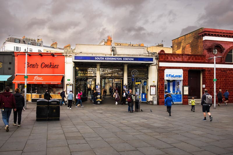 London-South Kensington Station Editorial Photography - Image of ...