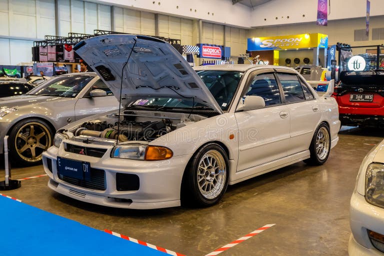 White Mitsubishi Lancer Evolution III in Indonesia Modification Expo ...