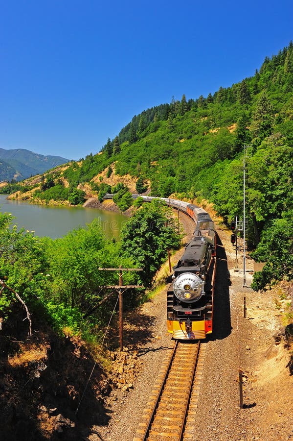 Southern Pacific Daylight Steam Engine Editorial Stock Image - Image of ...