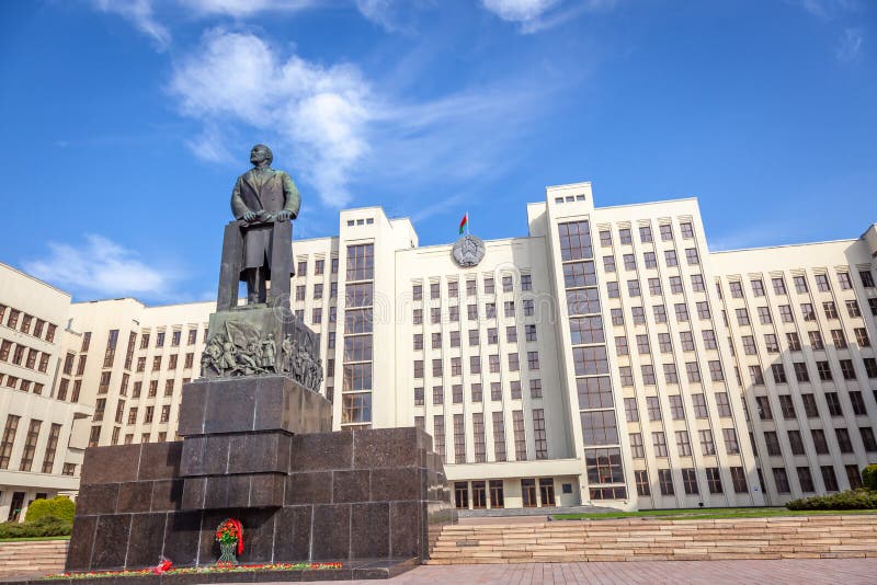 Soviet Lenin and Belarussian Parliament, Independence Square in Minsk ...