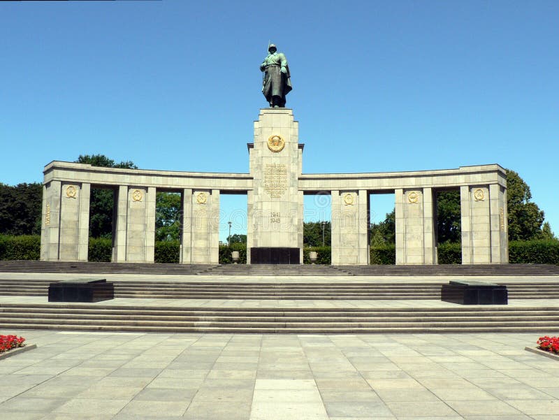 Soviet War Memorial in Berlin Editorial Photo - Image of casualties ...