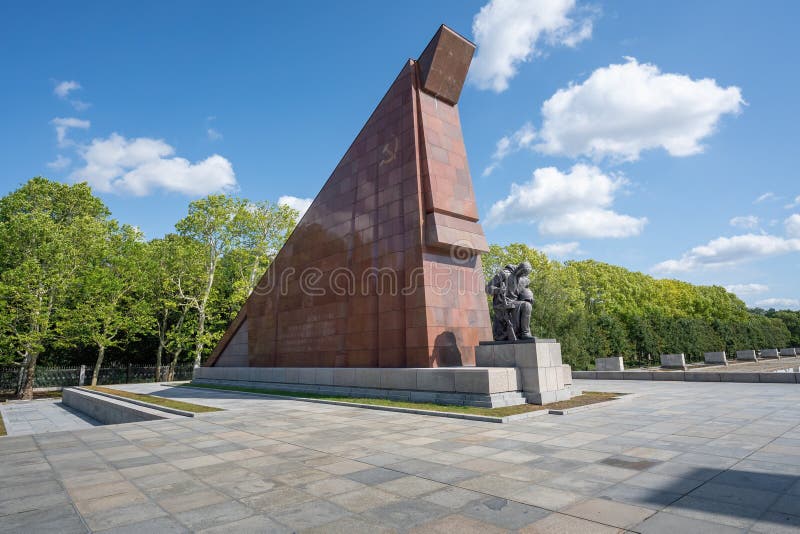 Soviet War Memorial at Treptower Park - Berlin, Germany Editorial ...