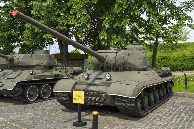 IS1 sovjet Zware Tank redactionele foto. Image of artillerie - 90746986