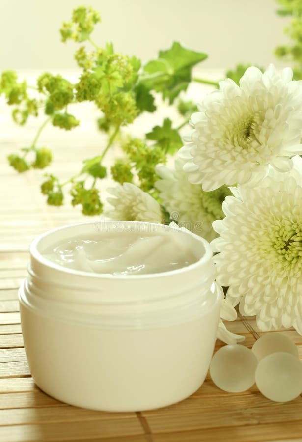 Cosmetic Cream with Flowers Stock Image - Image of herbal, fashion: 2951187