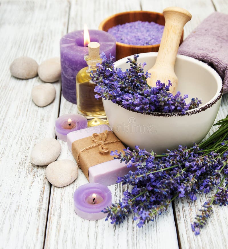 Spa produkter med lavendel arkivfoto. Bild av lavendel - 110123638
