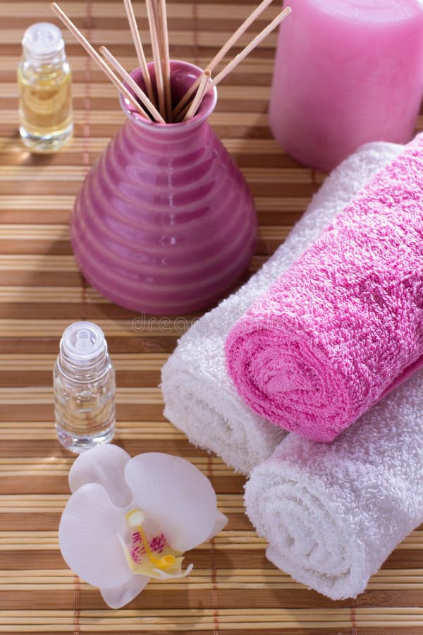 Spa Setting with Towel, Shells, Aromatic Oil, Orchid and Candle Stock ...