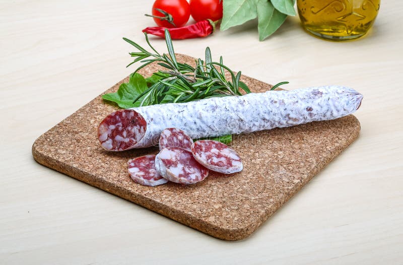 Spaanse worst - fuet stock afbeelding. Image of worst - 52439011