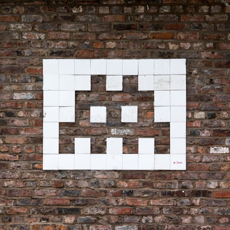 Space invader graffiti editorial stock image. Image of invaders - 82208004