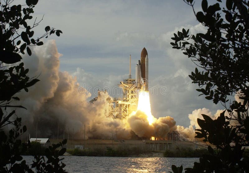 Space shuttle stock image. Image of power, smoke, flight - 4982713