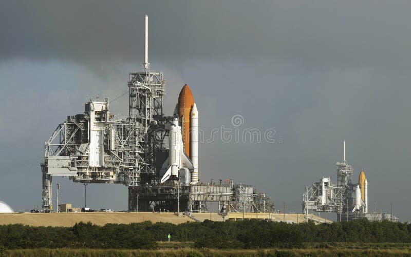 Shuttle Endeavour Sits Stock Photos - Free & Royalty-Free Stock Photos ...