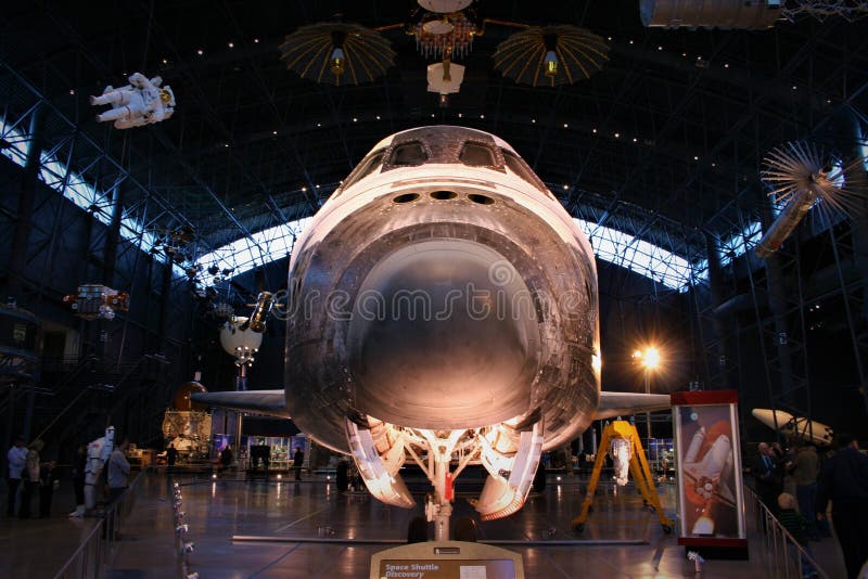 Space Shuttle Discovery editorial stock photo. Image of shuttle - 91674118