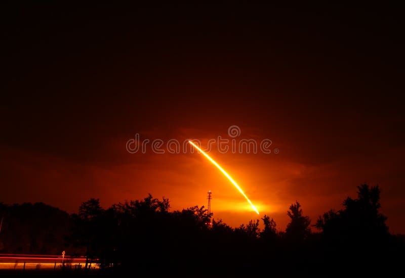 Space Shuttle Discovery Night Launch Editorial Photography - Image of ...