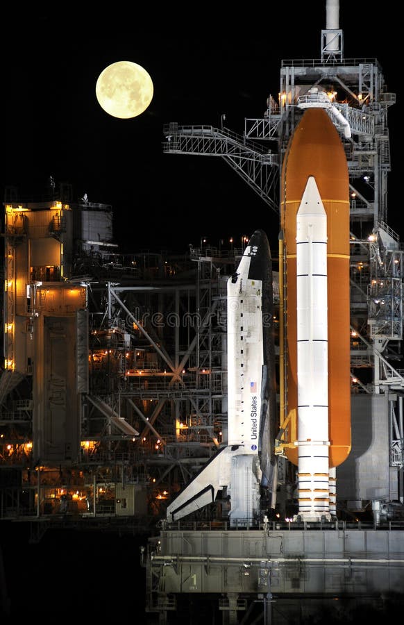 Space Shuttle on Launch Pad Editorial Photo - Image of america ...