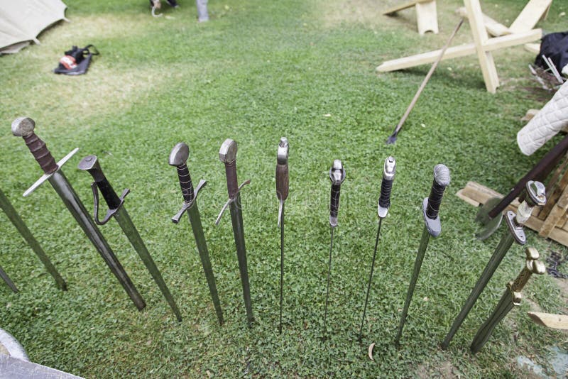 Spade medievali antiche immagine stock. Immagine di medioevale - 50609707