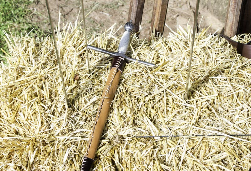 Armatura Medievale Delle Spade Fotografia Stock - Immagine di fila ...