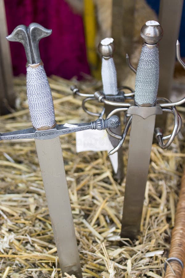Spade medioevali fotografia stock. Immagine di guerra - 15142708