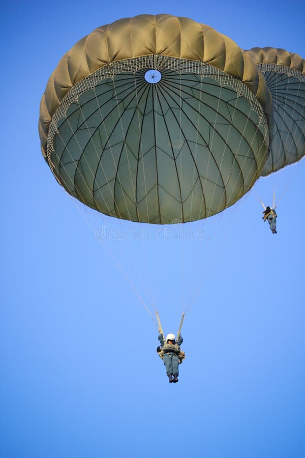 Spadochron zdjęcie stock. Obraz złożonej z immunizacja - 41972502