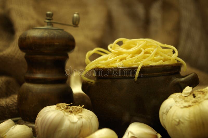 Spaghetti aglio e olio stock image. Image of diet, ingredients - 61685791
