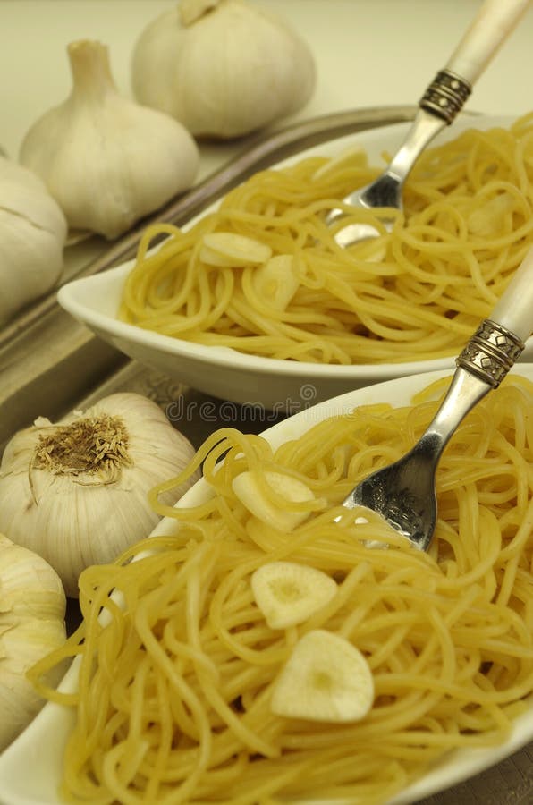 Spaghetti aglio e olio stock image. Image of foodfotography - 61686087
