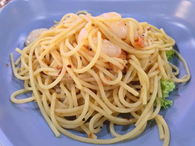 Spaghetti aglio e olio stock photo. Image of peppers - 264924078