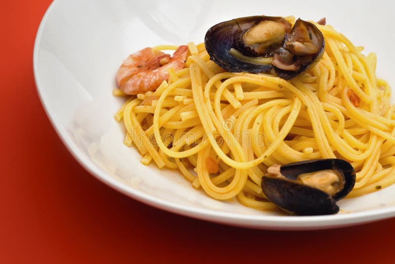 Spaghetti allo scoglio stock photo. Image of mussels - 23741984