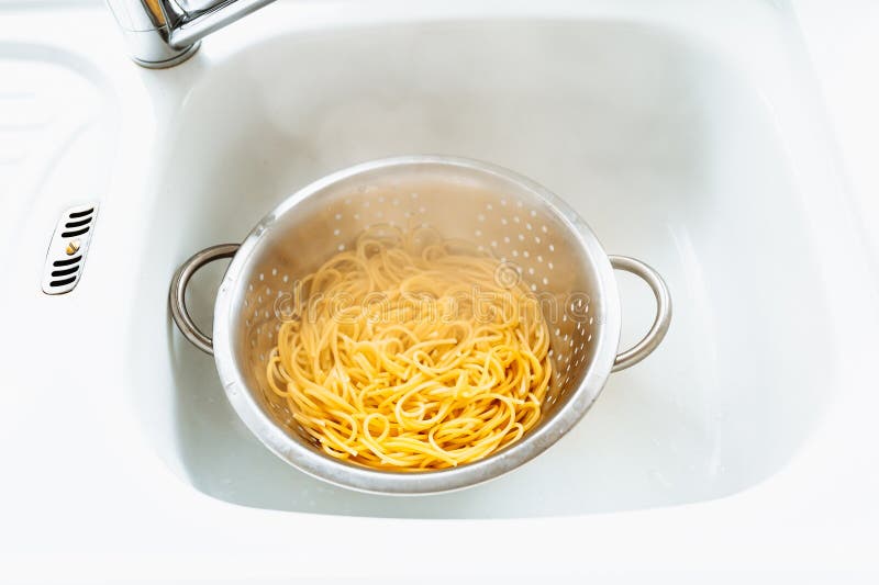 Spaghetti Boiled in Colander Stock Image - Image of pasta, stove: 286667903