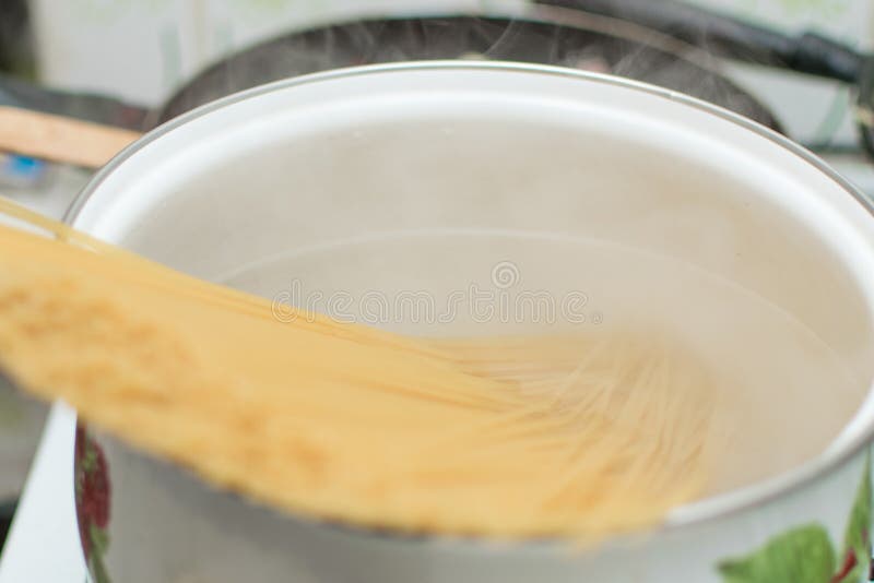 Spaghetti Boiling in a Saucepan Stock Image - Image of tasty, pasta ...