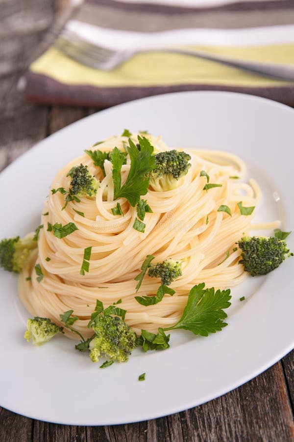 Spaghetti and broccoli stock photo. Image of diet, vegetable - 45745614