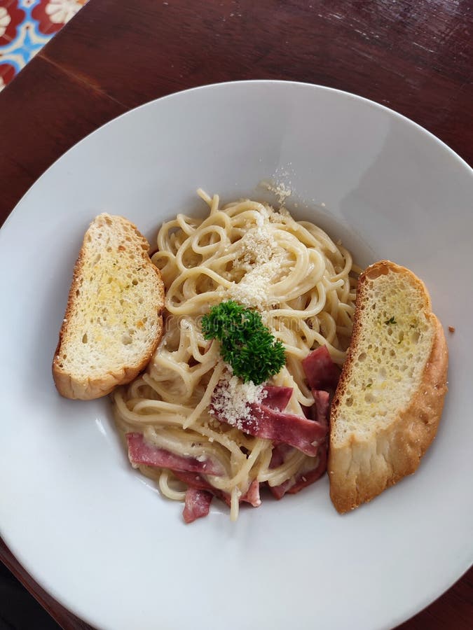 Spaghetti Carbonara Food Yummy Stock Photo - Image of restaurant, lunch ...