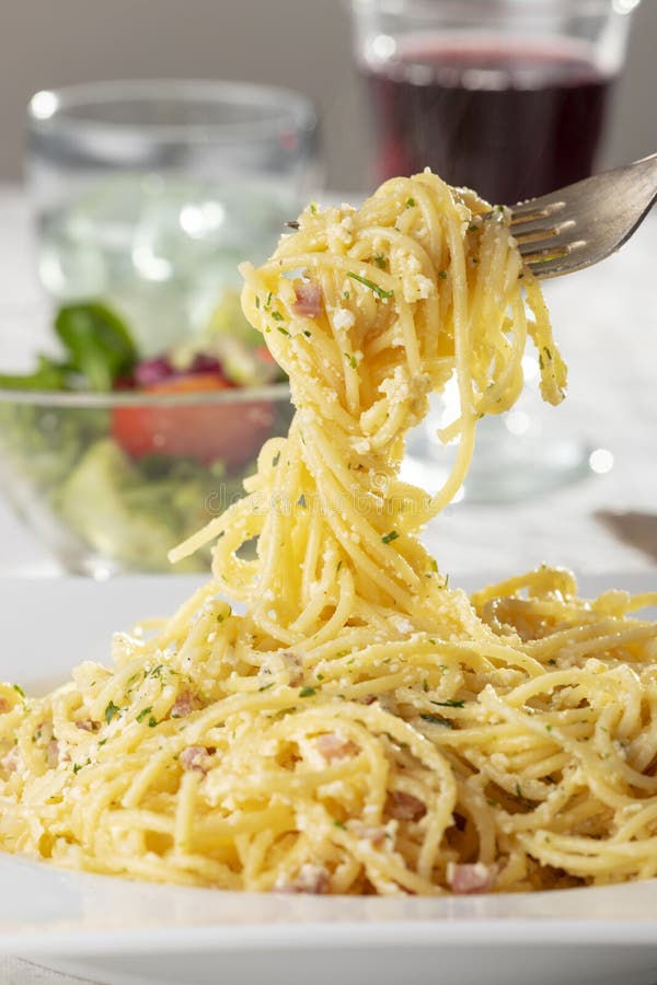 Spaghetti carbonara stock image. Image of dinner, carbonara - 135809559