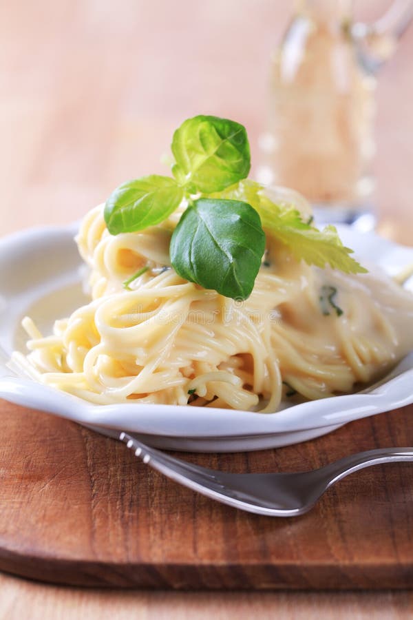Spaghetti with Cheese Sauce Stock Image - Image of plate, cooked: 13119871