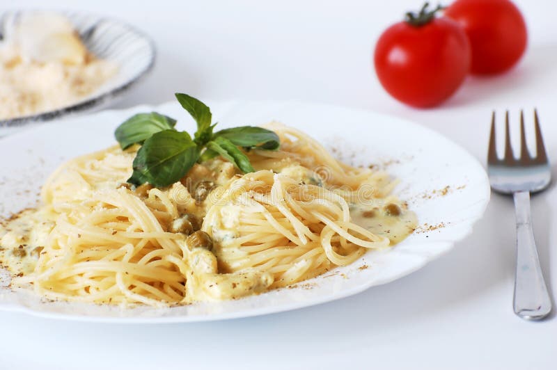 Spaghetti with Chicken Meat Stock Photo - Image of cooking, basil: 18117682