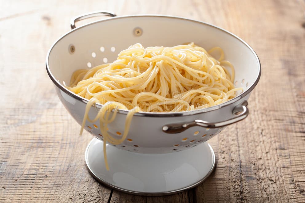 Spaghetti in colander stock photo. Image of gourmet, wheat - 27527654